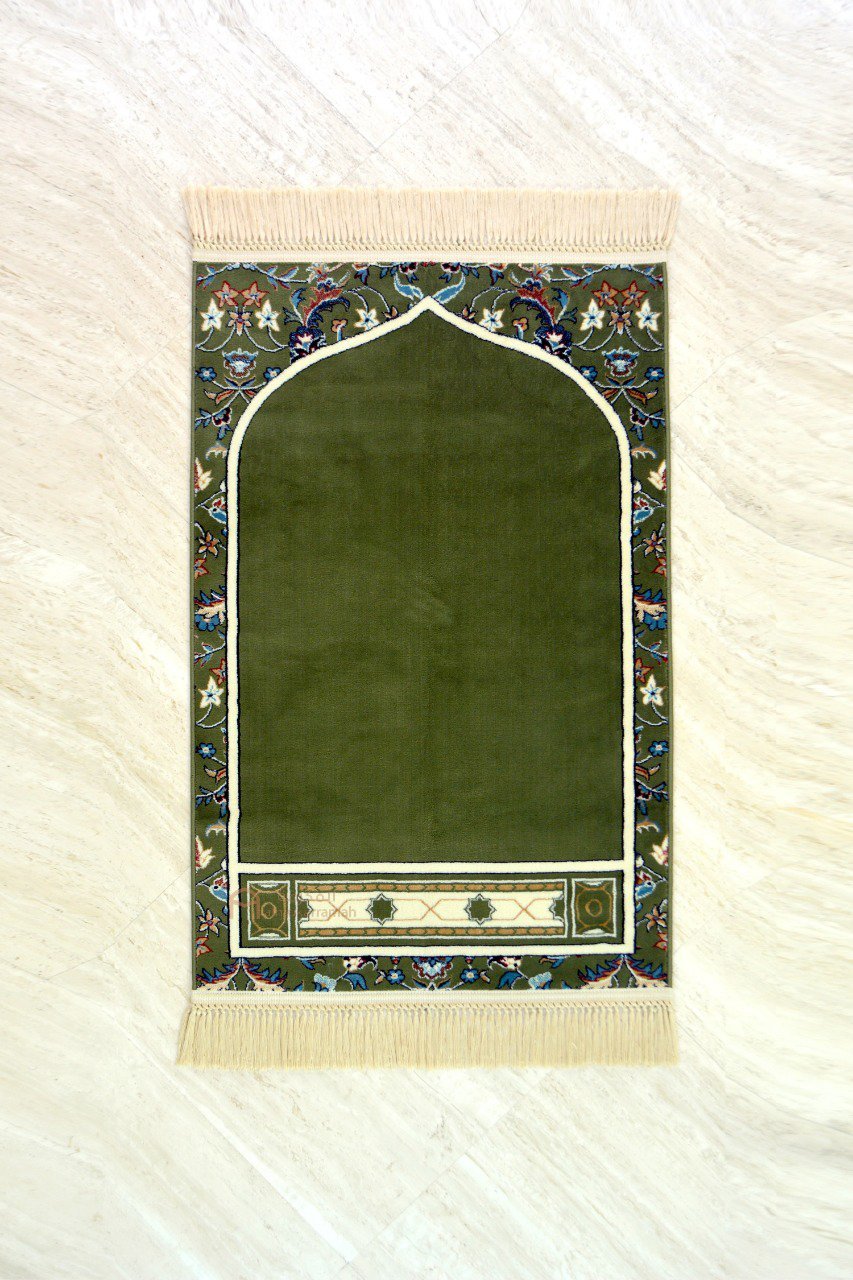 Luxurious prayer mat inspired by Imam of the Grand Mosque's prayer mat ...